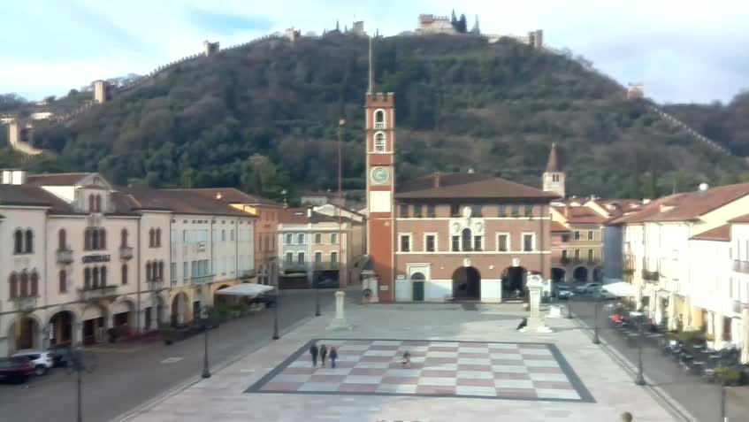 【LIVE】 Webcam a Marostica - Piazza degli Scacchi | SkylineWebcams