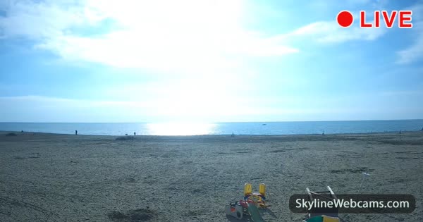 【LIVE】 Live Cam Lido di Camaiore Beach | SkylineWebcams